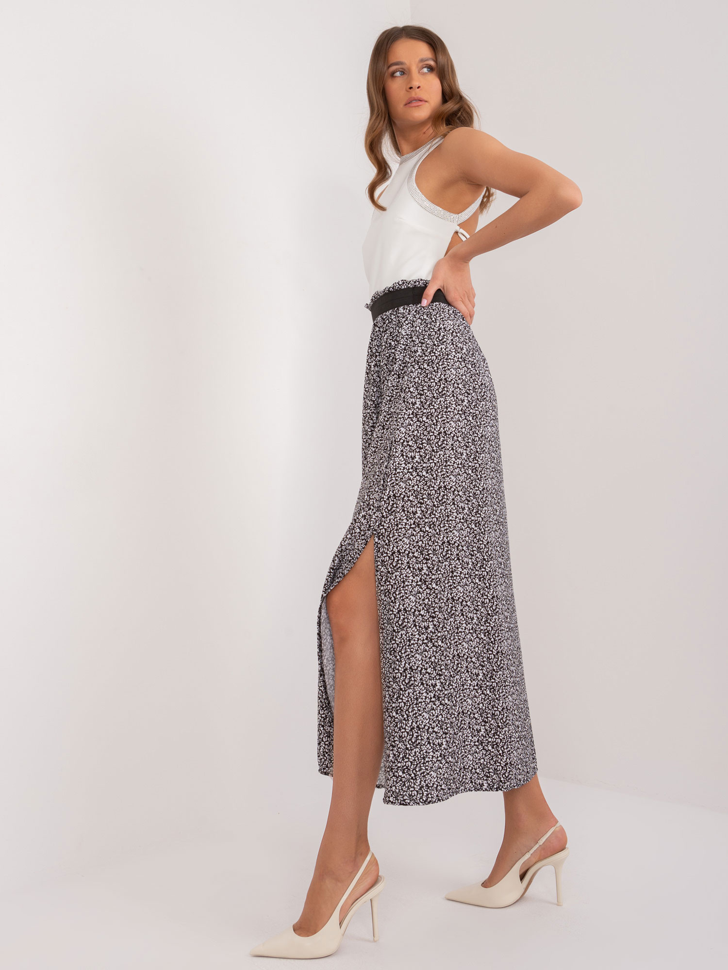 Hurtownia Czarna spódnica damska z wiskozy SUBLEVEL w FACTORYPRICE